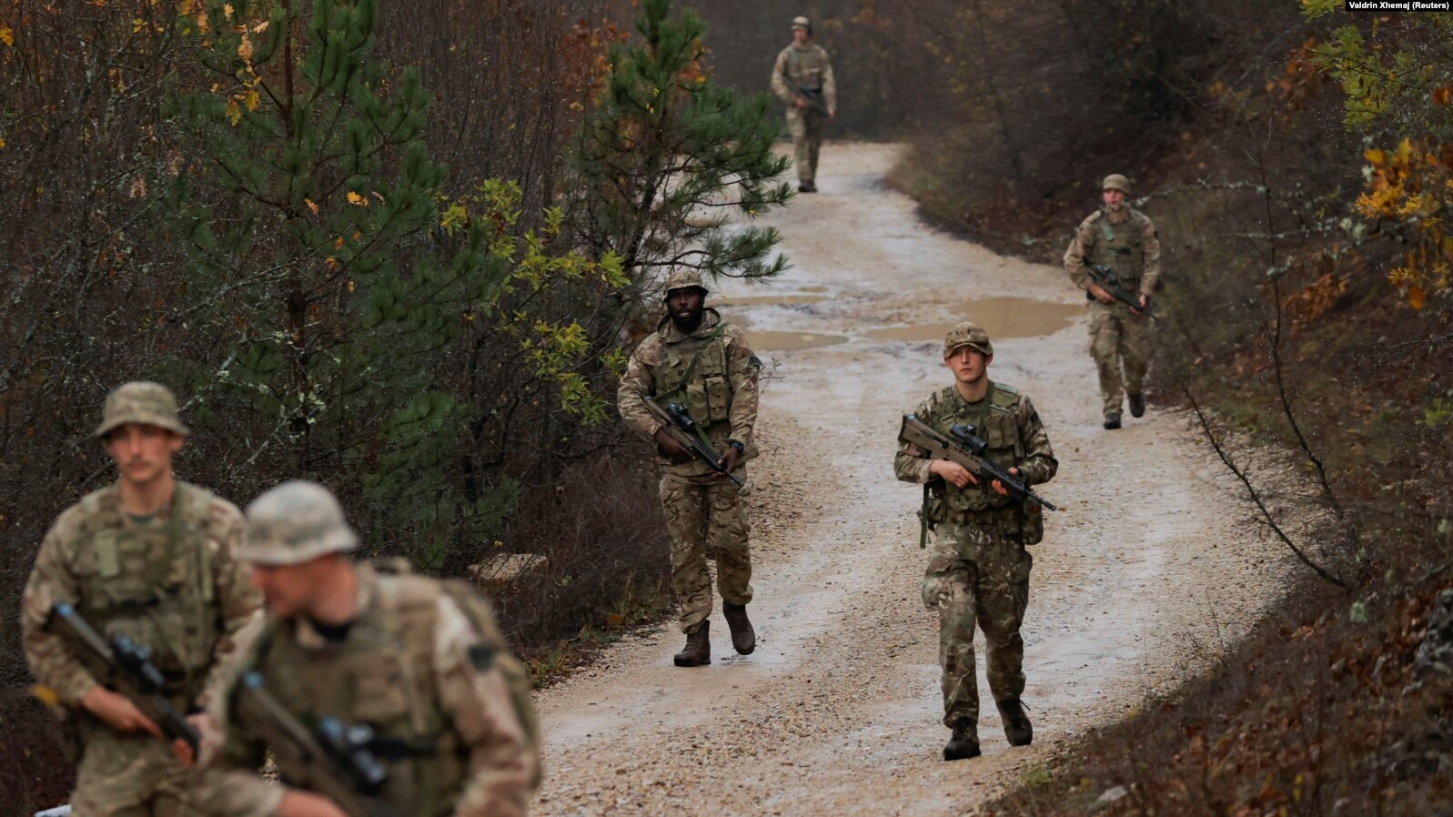 Gati 25 vjet pas zbarkimit - NATO shqyrton përforcime të përhershme në ... Gati 25 vjet pas zbarkimit - NATO shqyrton përforcime të përhershme në ...