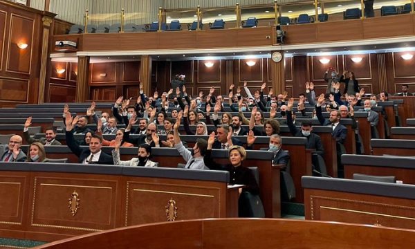 Pakënaqësi në grupin parlamentar të VV-së? Deputeti Uka: Heshtja ime ... Pakënaqësi në grupin parlamentar të VV-së? Deputeti Uka: Heshtja ime ...