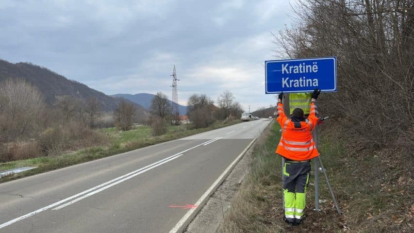 Komisioneri për Gjuhë thotë se zëvendësimi i tabelave në Veri s’u bë ... Komisioneri për Gjuhë thotë se zëvendësimi i tabelave në Veri s’u bë ...