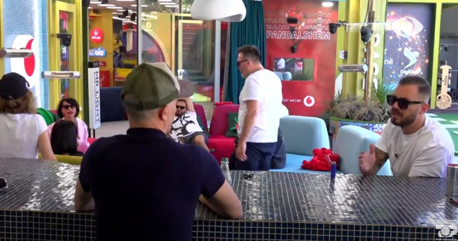 Eskalon debati mes Romeos dhe Jetmirit: Më puth i çik, më puthSinjali Eskalon debati mes Romeos dhe Jetmirit: Më puth i çik, më puthSinjali