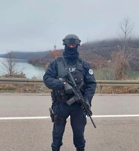 'Paga e ulët, nepotizmi, keqmenaxhimi', pas 23 vitesh në shërbim jep ...