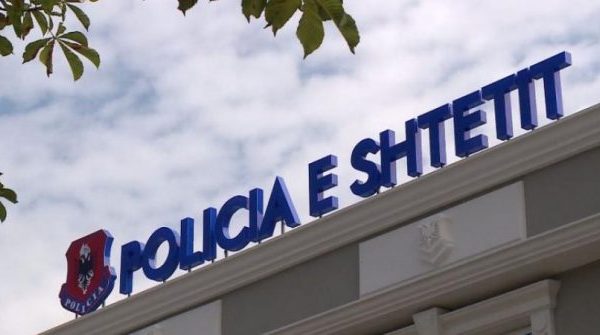 Sapo doli nga burgu tentoi të vriste fqinjin, policia e Shqipërisë ... Sapo doli nga burgu tentoi të vriste fqinjin, policia e Shqipërisë ...