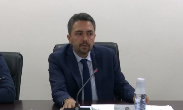 Radoniqi: Qendrat e votimit janë hapur në kohë, nuk ka parregullsiSinjali