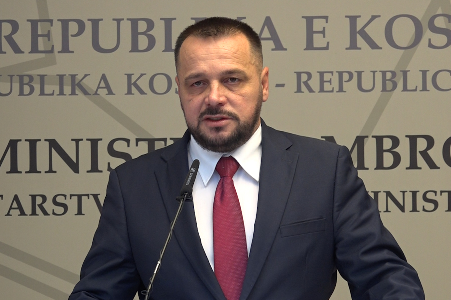Maqedonci: S’kemi informacione zyrtare për tërheqje të trupave të NATO ... Maqedonci: S’kemi informacione zyrtare për tërheqje të trupave të NATO ...