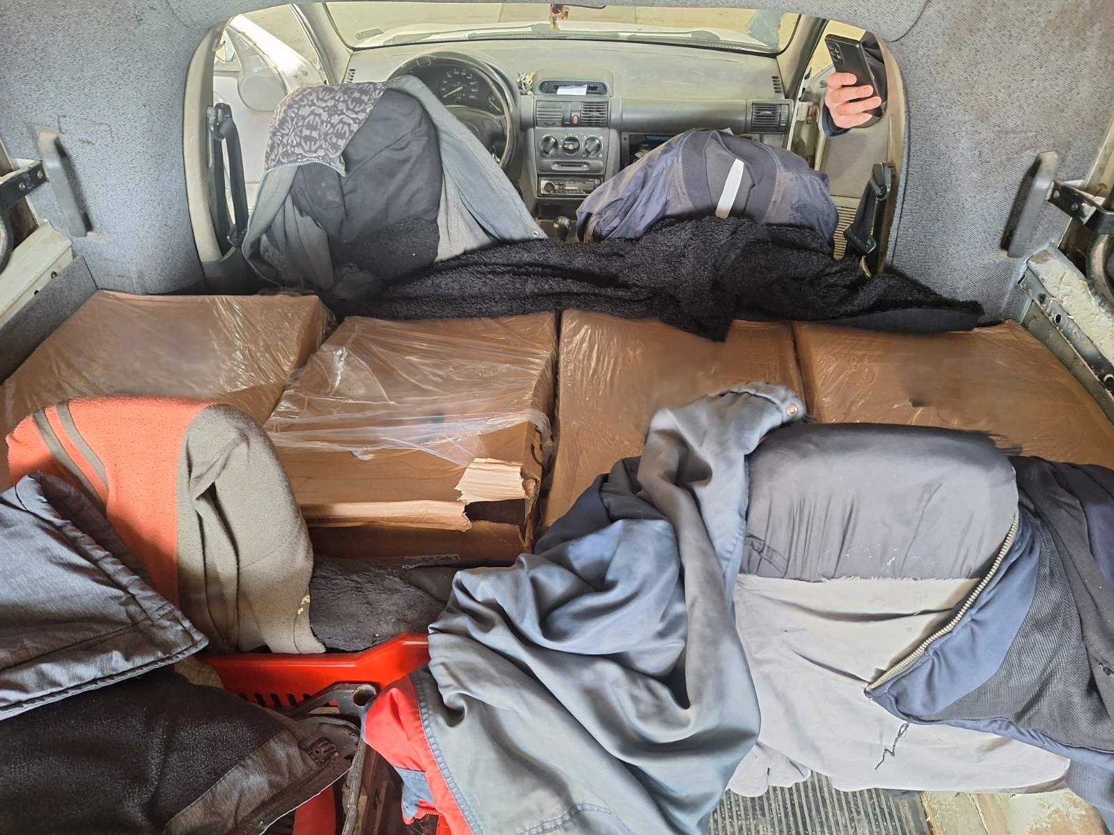 Dogana ndalon automjet me mbi 300 kg mish derri të pa deklaruar në ...